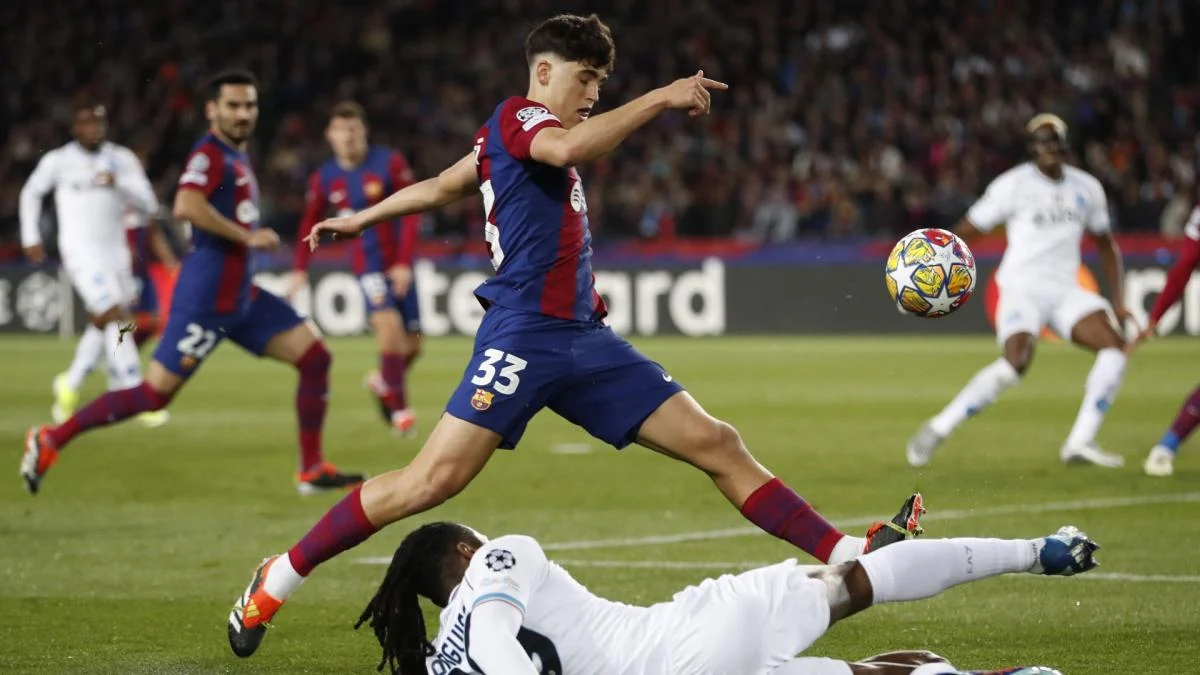 Foot/ Champions League: Barcelona's Pau Cubarsi leaves the field with ...
