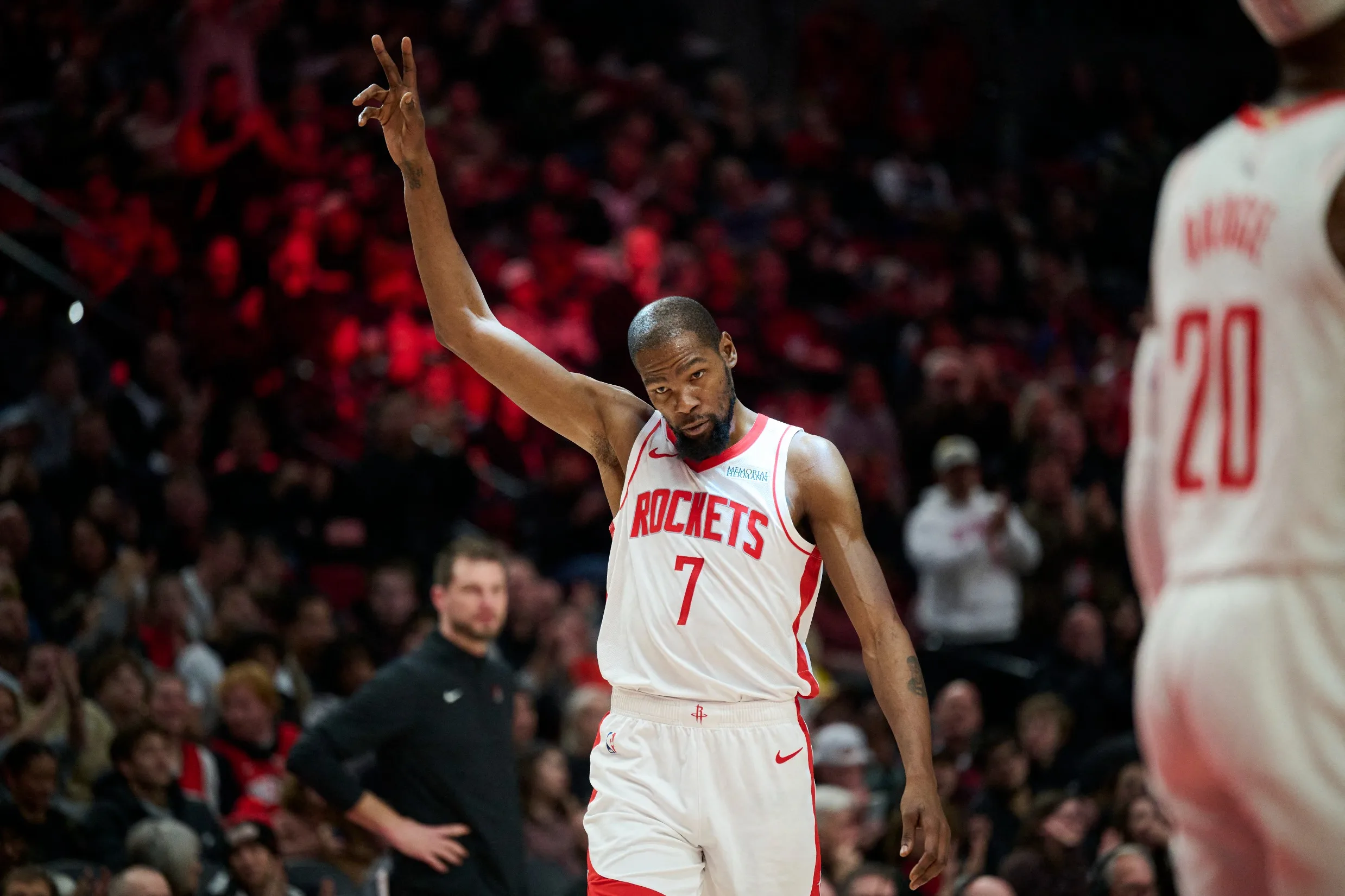 Kevin Durant surpasses Chamberlain in historic scoring feat